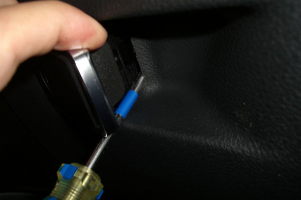 Handschuhfachgriff wechseln am BMW 3er F30 und F31